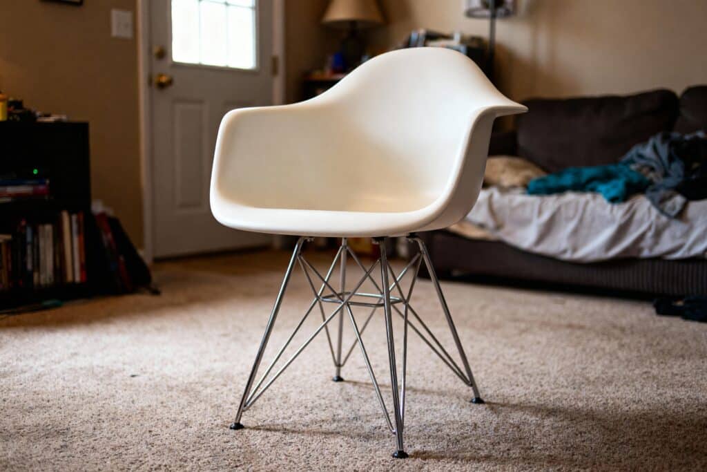 What makes the DSR Chair Eames a design classic?